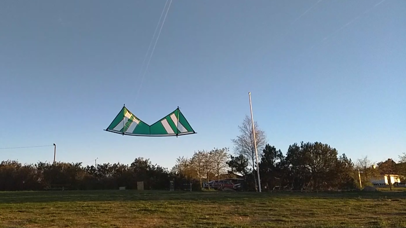 Upright and Inverted Slides | AERIALIS Kites