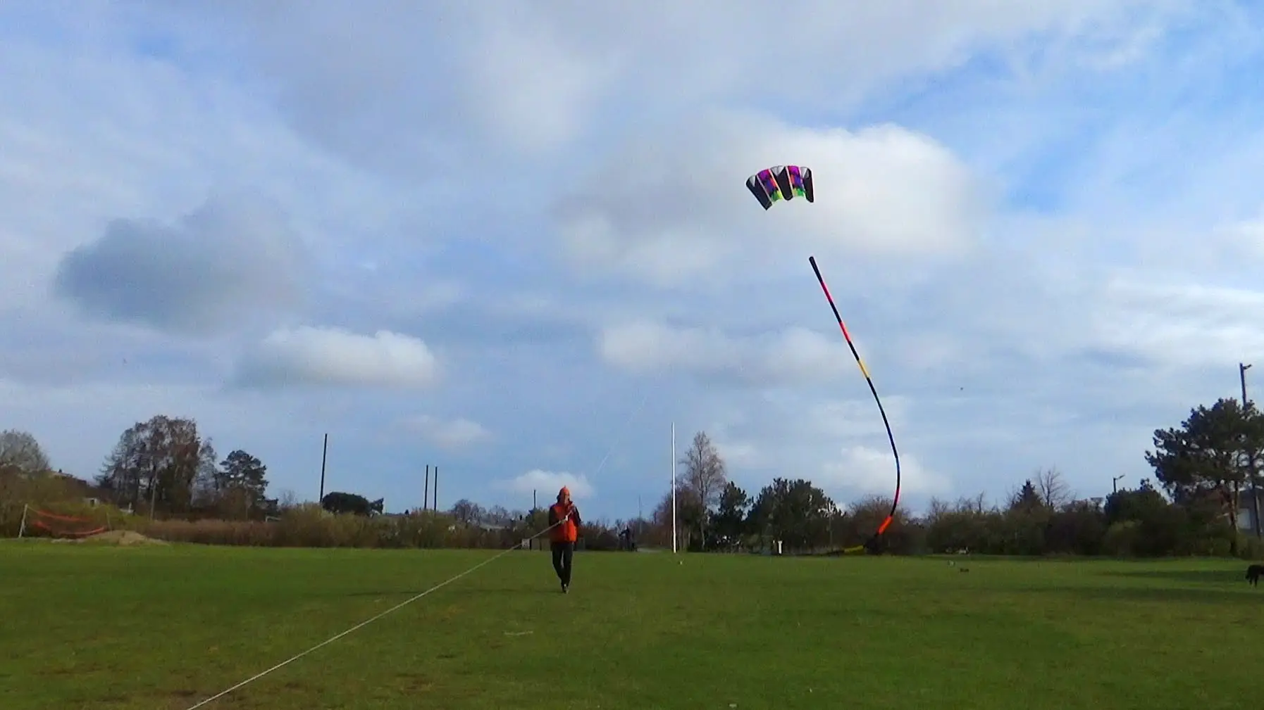 One Hundred Feet of Tail | AERIALIS Kites